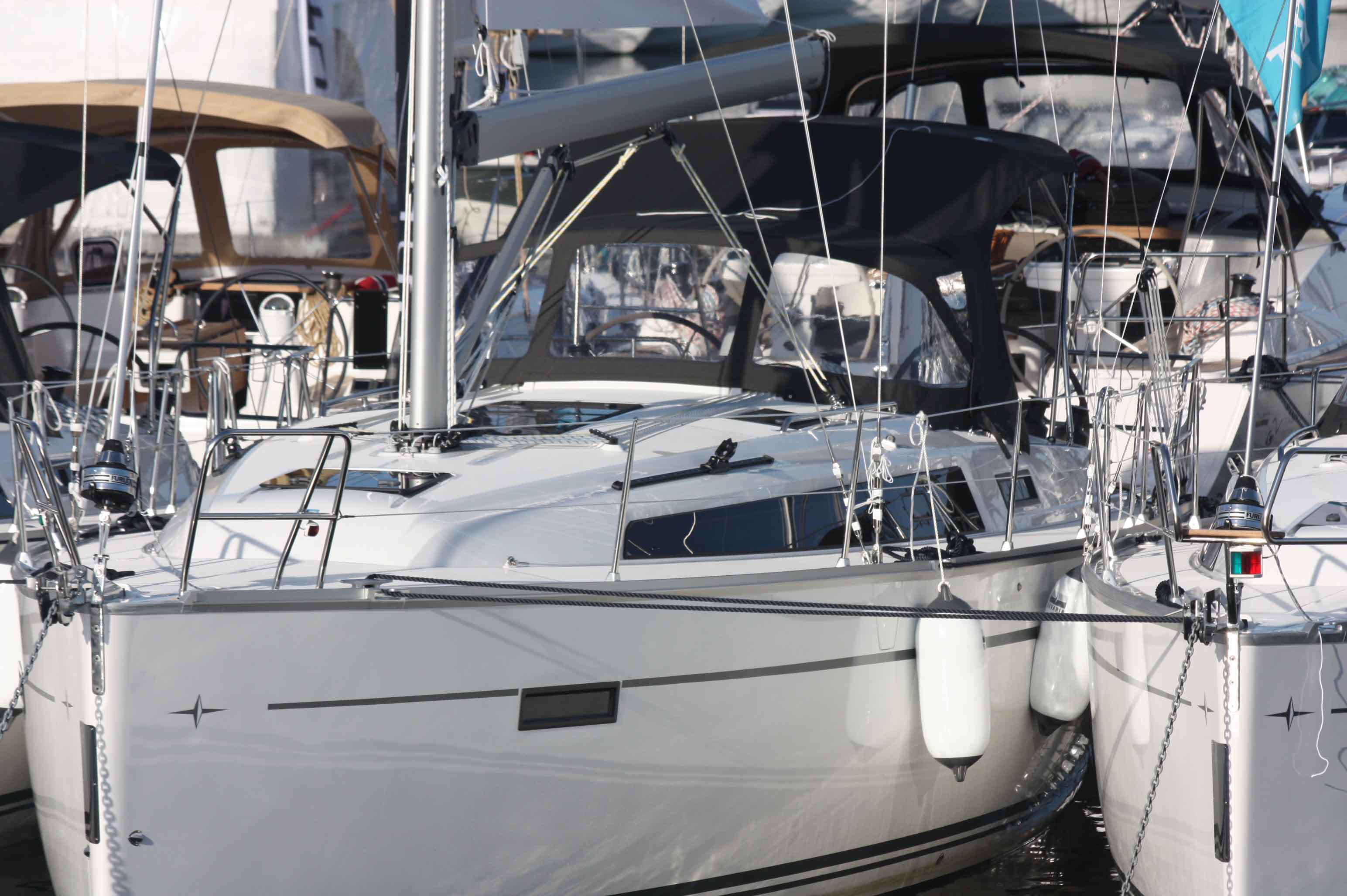 Bavaria Cruiser 37 Sprayhood Model Year 13- with new frames LYX ...