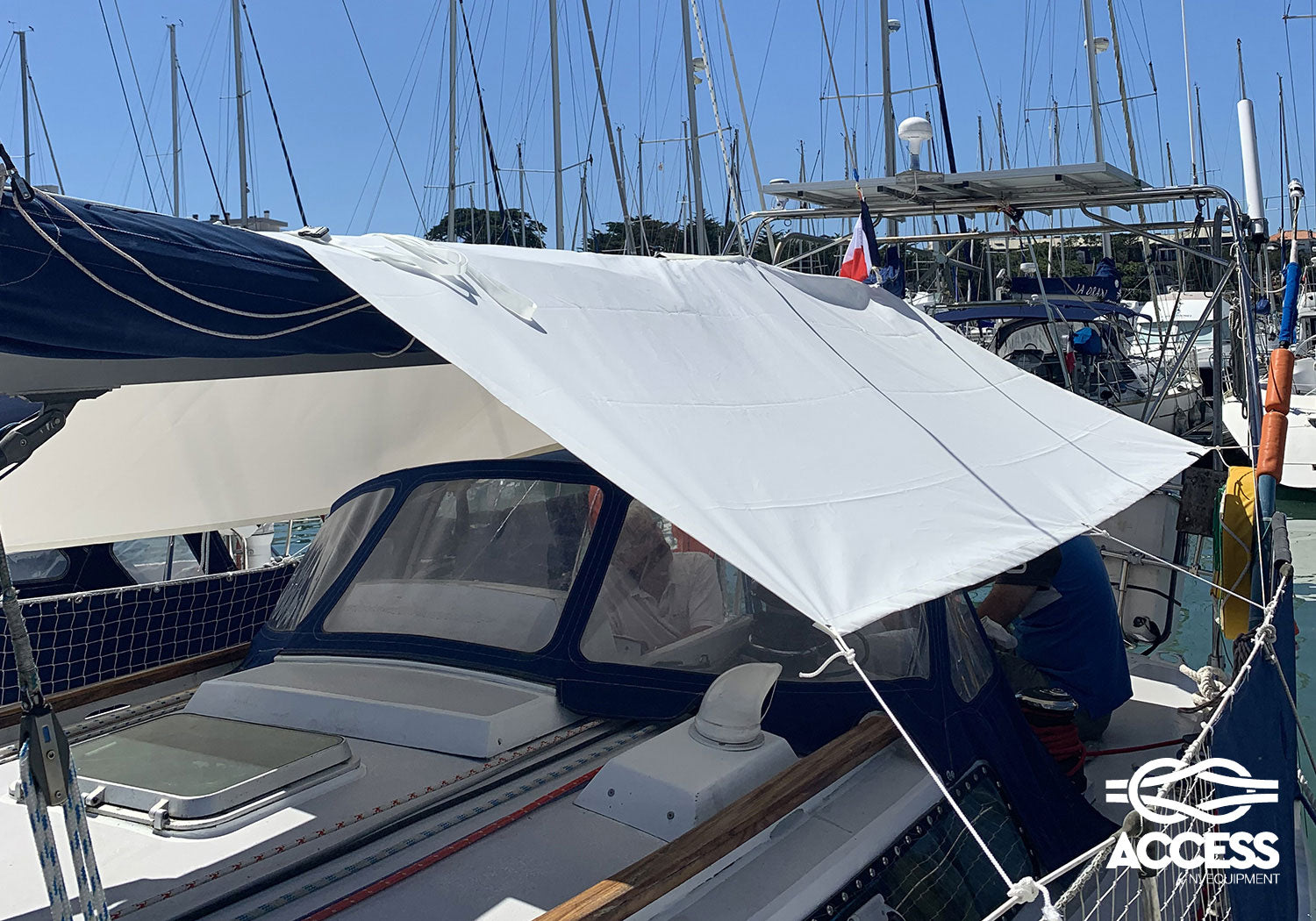 Sunscreen sailboat over boom - Kapell & Annat